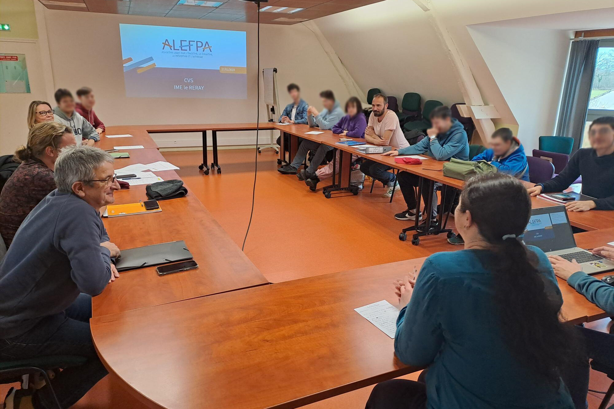 À l'IME Le Réray, les jeunes prennent la parole au Conseil de Vie ...